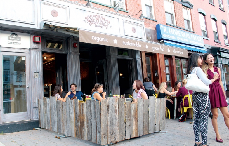 Buxton to Help Bareburger Identify Ideal Restaurant Locations